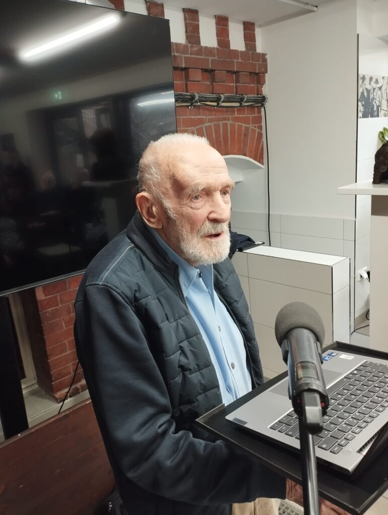 Bericht über das Ehrenkolloquium für unser Gründungsmitglied Hermann ...